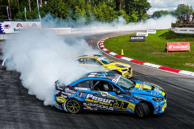 Eesti driftisõitjad Drift Mastersi Riia etapil veerandfinaalidesse ei ...