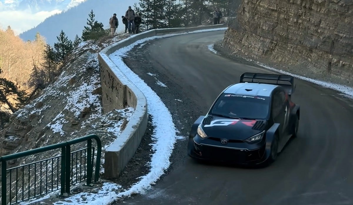 Oliver Solberg testis autot ilma katteta. Kuvatõmmis videost - Ralli.ee